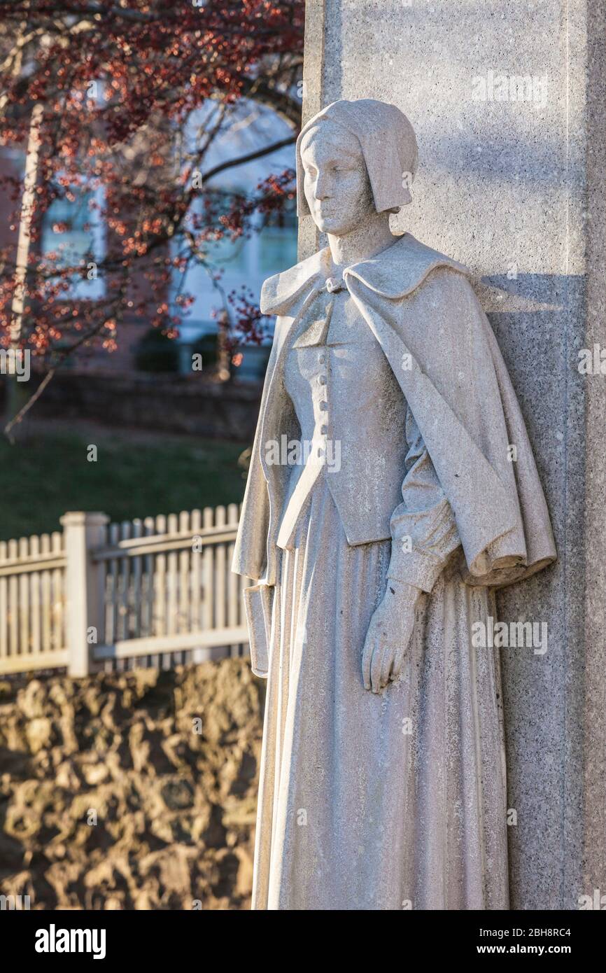 USA, New England, Massachusetts, Plymouth, Pilgrim statue Stock Photo ...