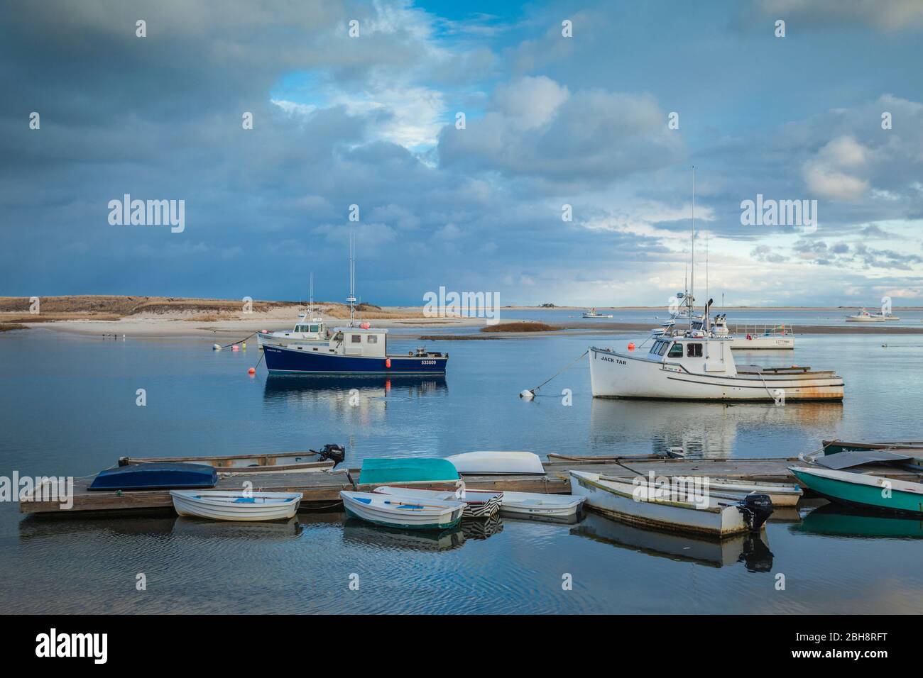 USA, New England, Massachusetts, Cape Cod, Chatham, Chatham Harbor ...