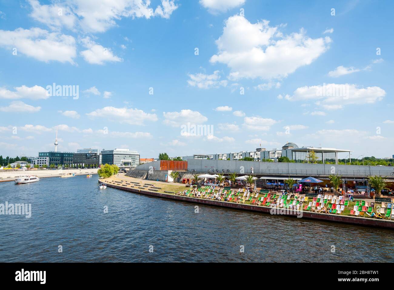 The Spree River at Spreebogenpark Stock Photo - Alamy