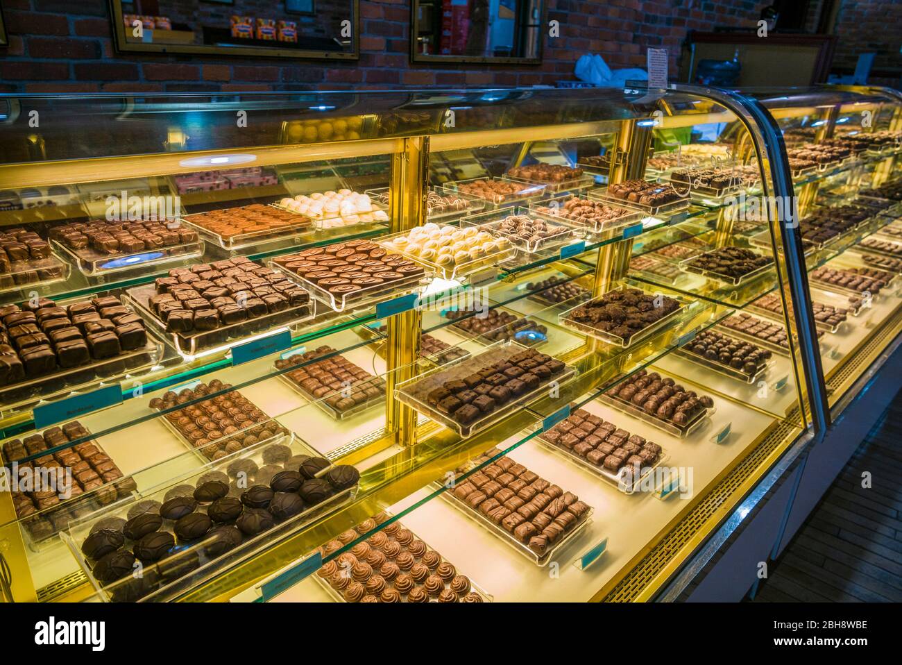 Handmade chocolate display hi-res stock photography and images - Alamy