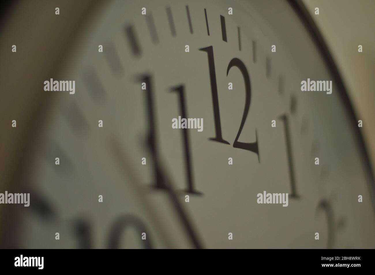 Large clock face 12 hi-res stock photography and images - Alamy