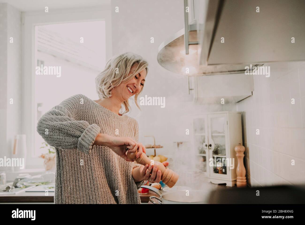 Cooking hi-res stock photography and images - Alamy