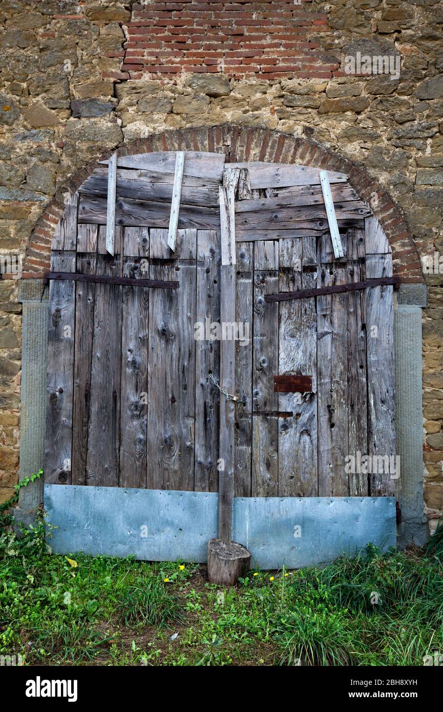 Tuscan gate hi-res stock photography and images - Alamy