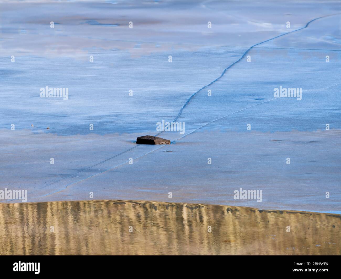 Ice structure on the edersee hi-res stock photography and images - Alamy