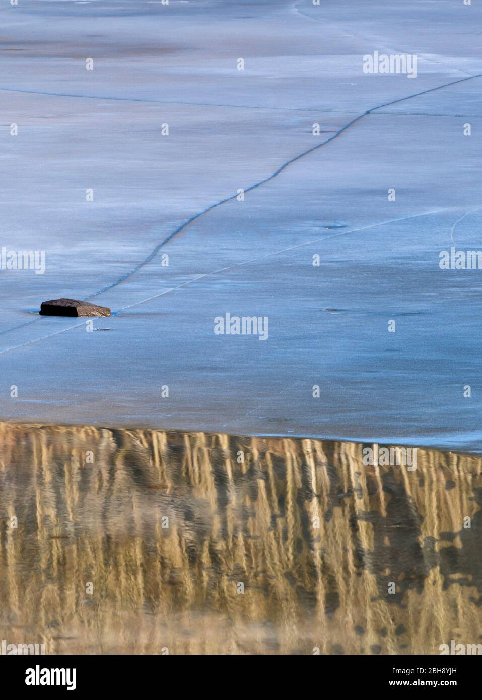 Ice structure on the edersee hi-res stock photography and images - Alamy