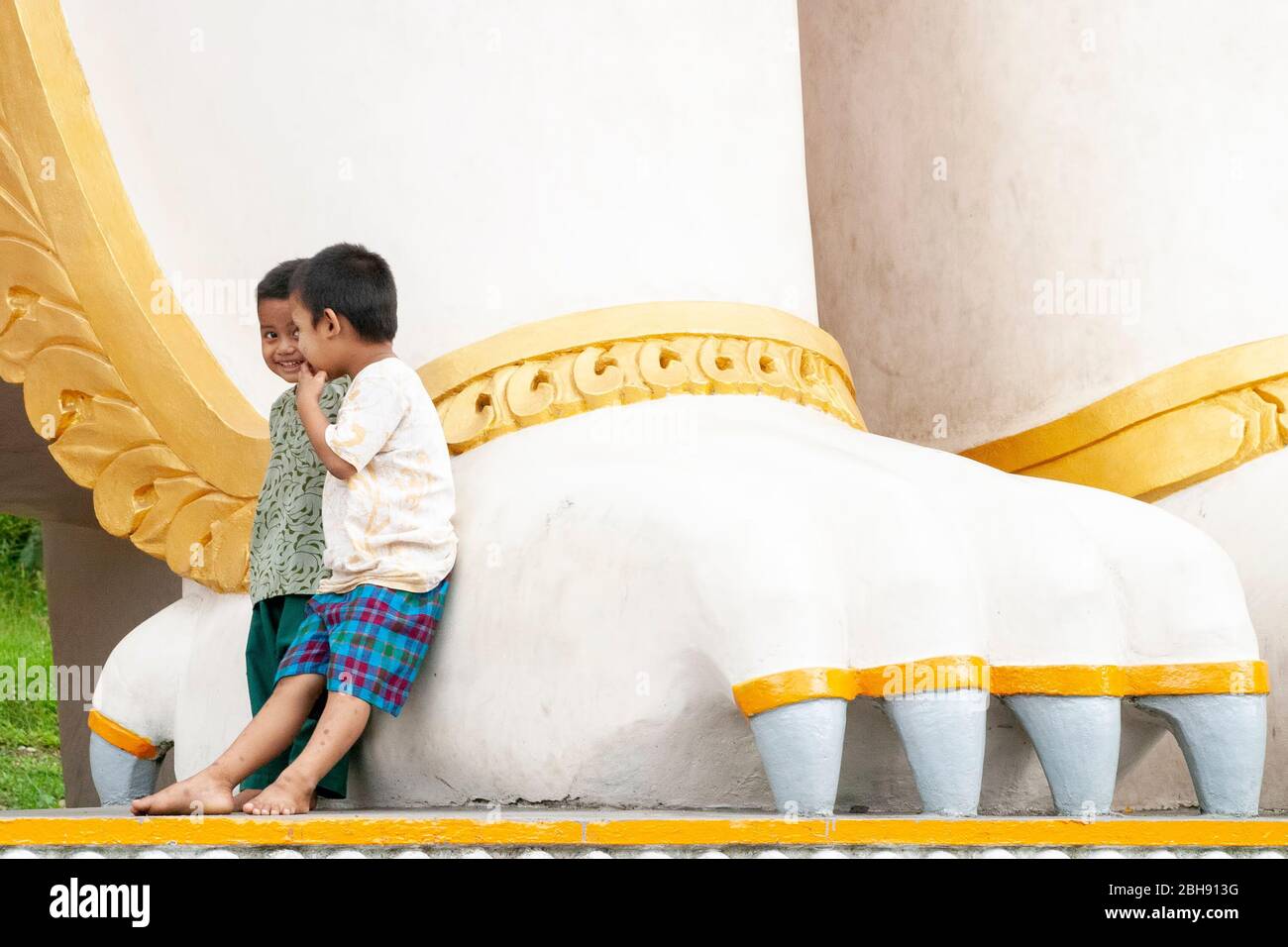 two young boys at a statue Stock Photo - Alamy