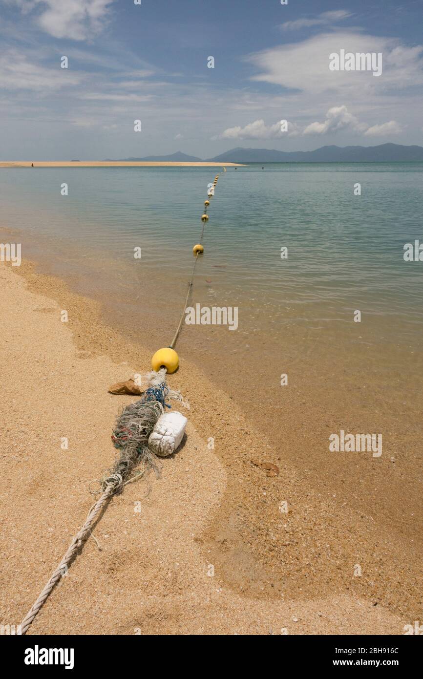 Paradise beach at the gulf of Thailand with dew Stock Photo - Alamy