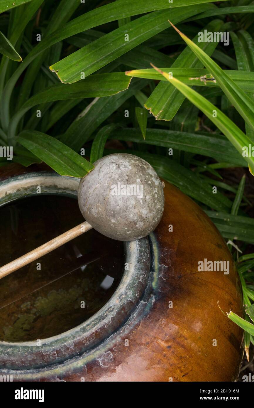 Asian water tub with ladle outdoor hi-res stock photography and images ...