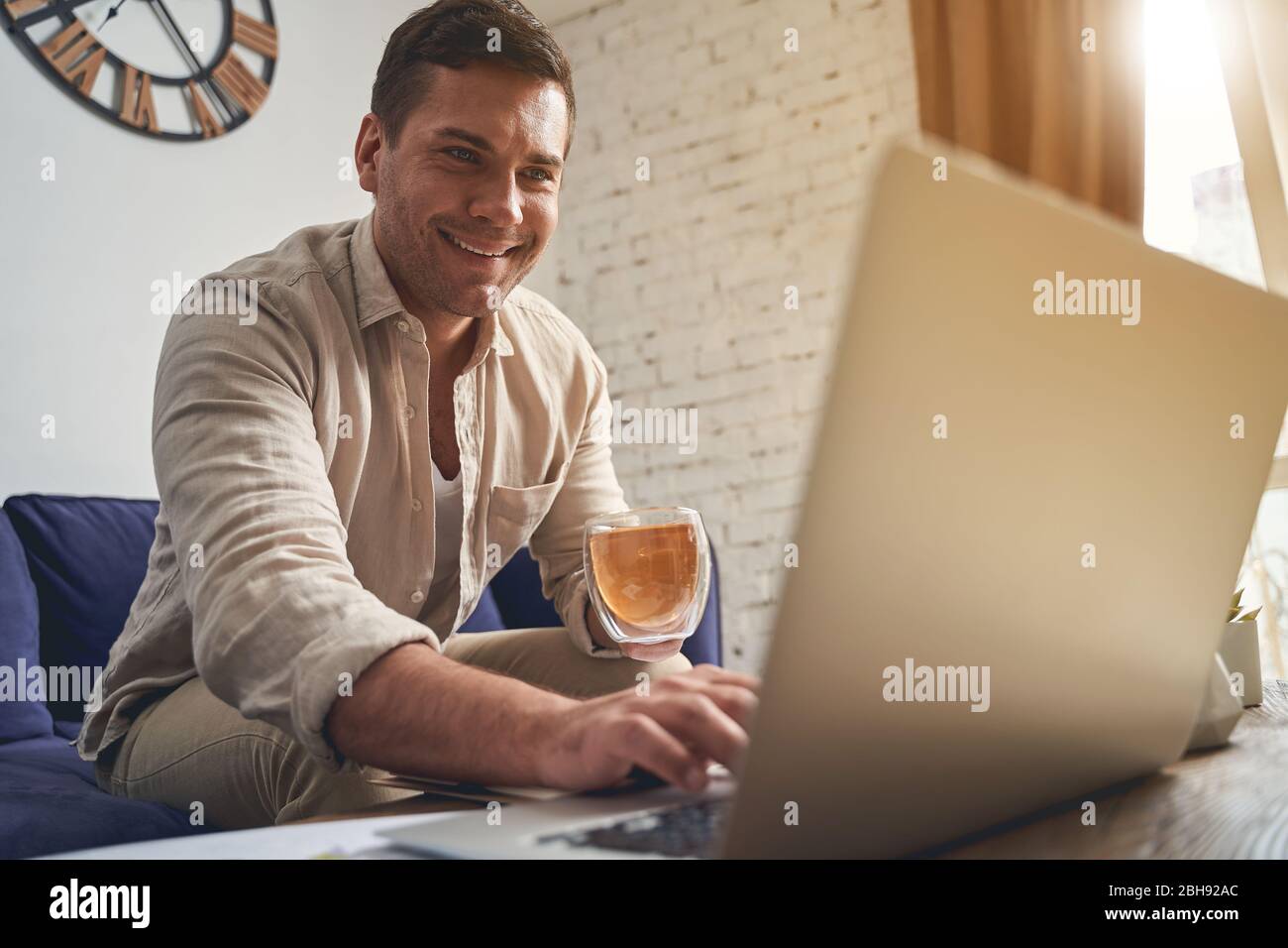 Man staring laptop screen hi-res stock photography and images - Alamy