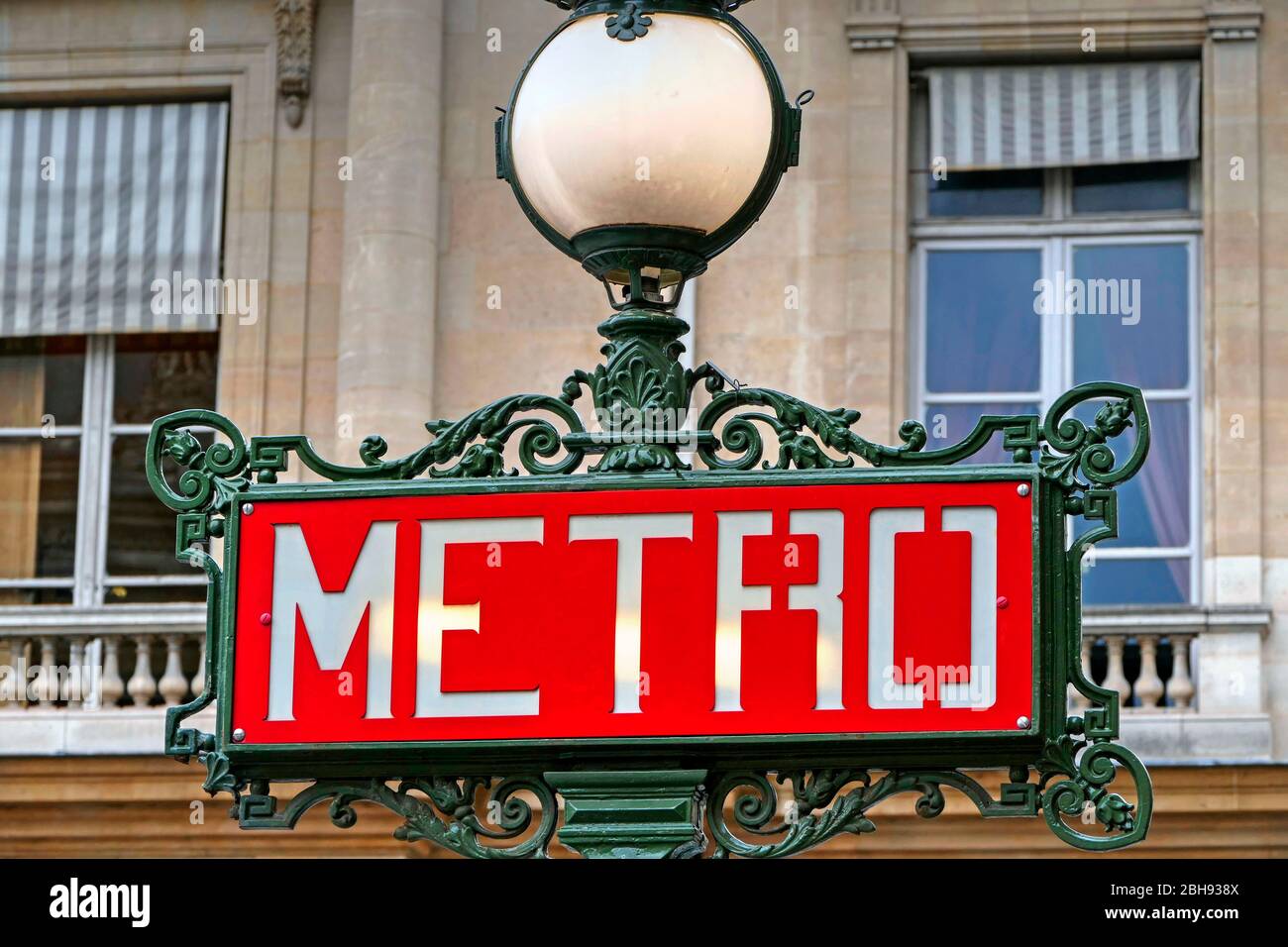 Historical metro paris street hi-res stock photography and images - Alamy