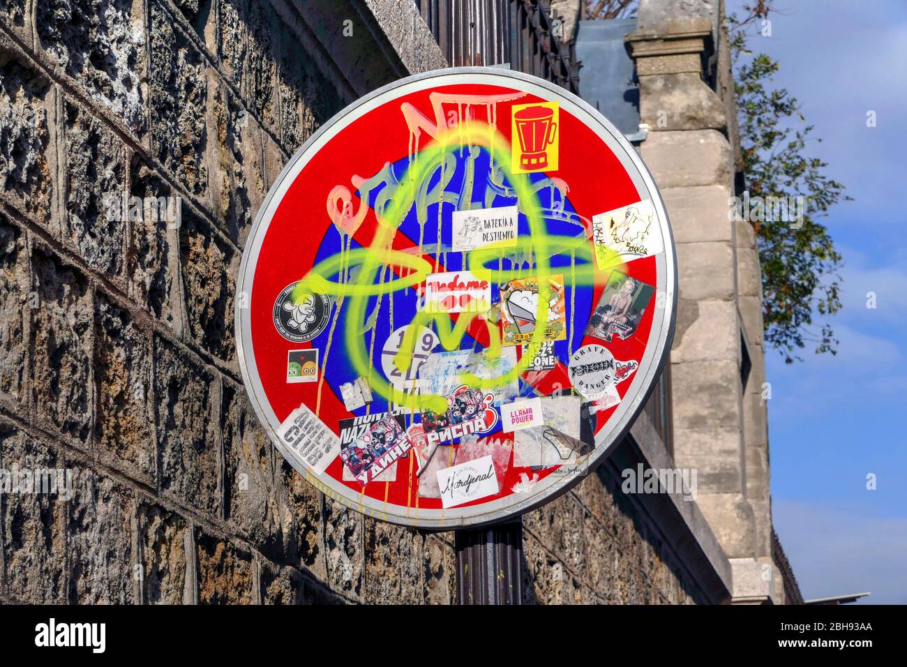 Road sign in Montmartre, Paris, Ile de France, France Stock Photo - Alamy