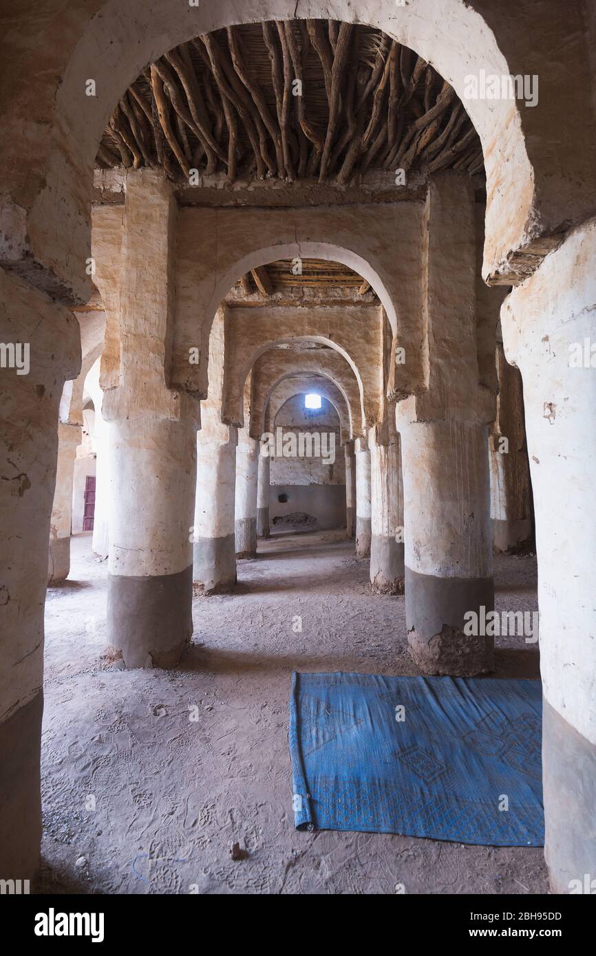 Interior of a building in the M'Hamid El Ghizlane Stock Photo - Alamy