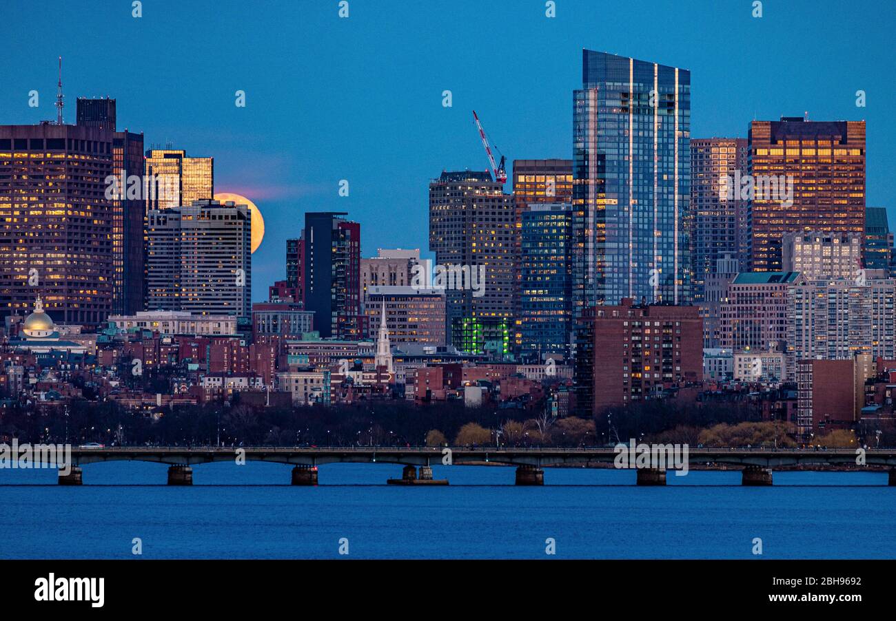 Buildings and moon hi-res stock photography and images - Alamy