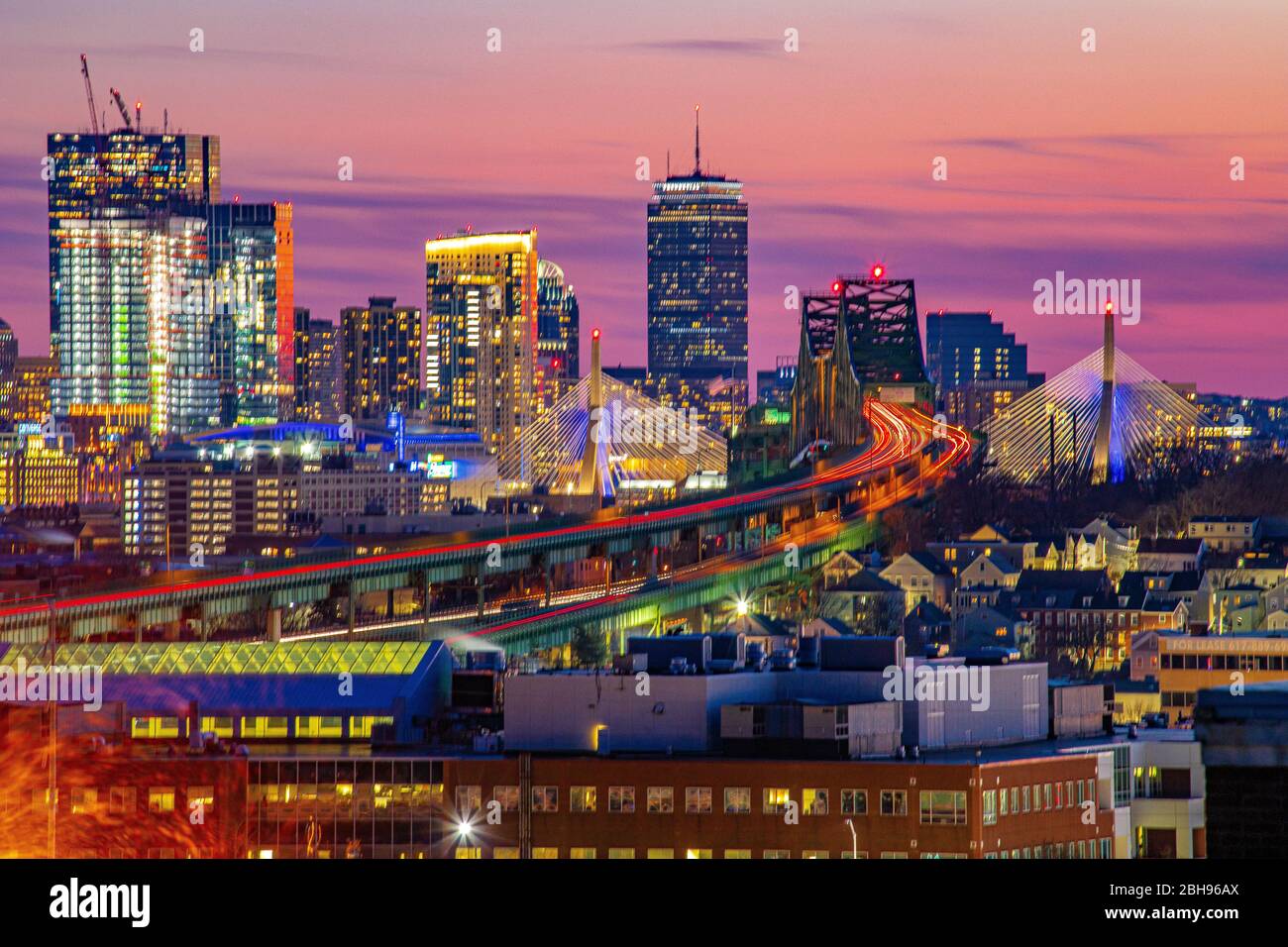 Reflections of the sky and city buildings hi-res stock photography and ...