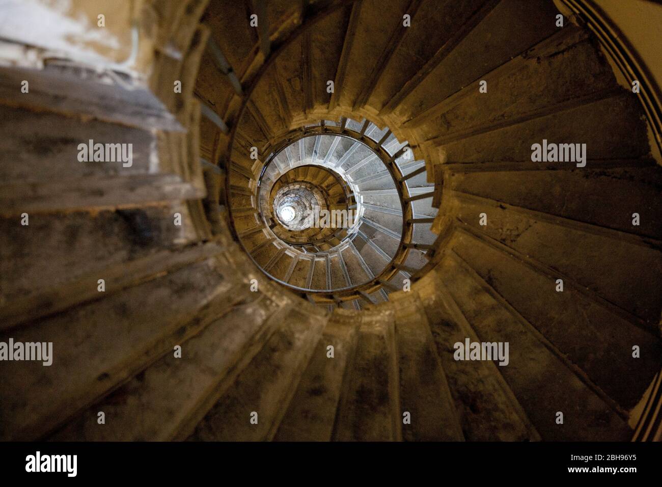 Spiral staircase monument london hi-res stock photography and images ...