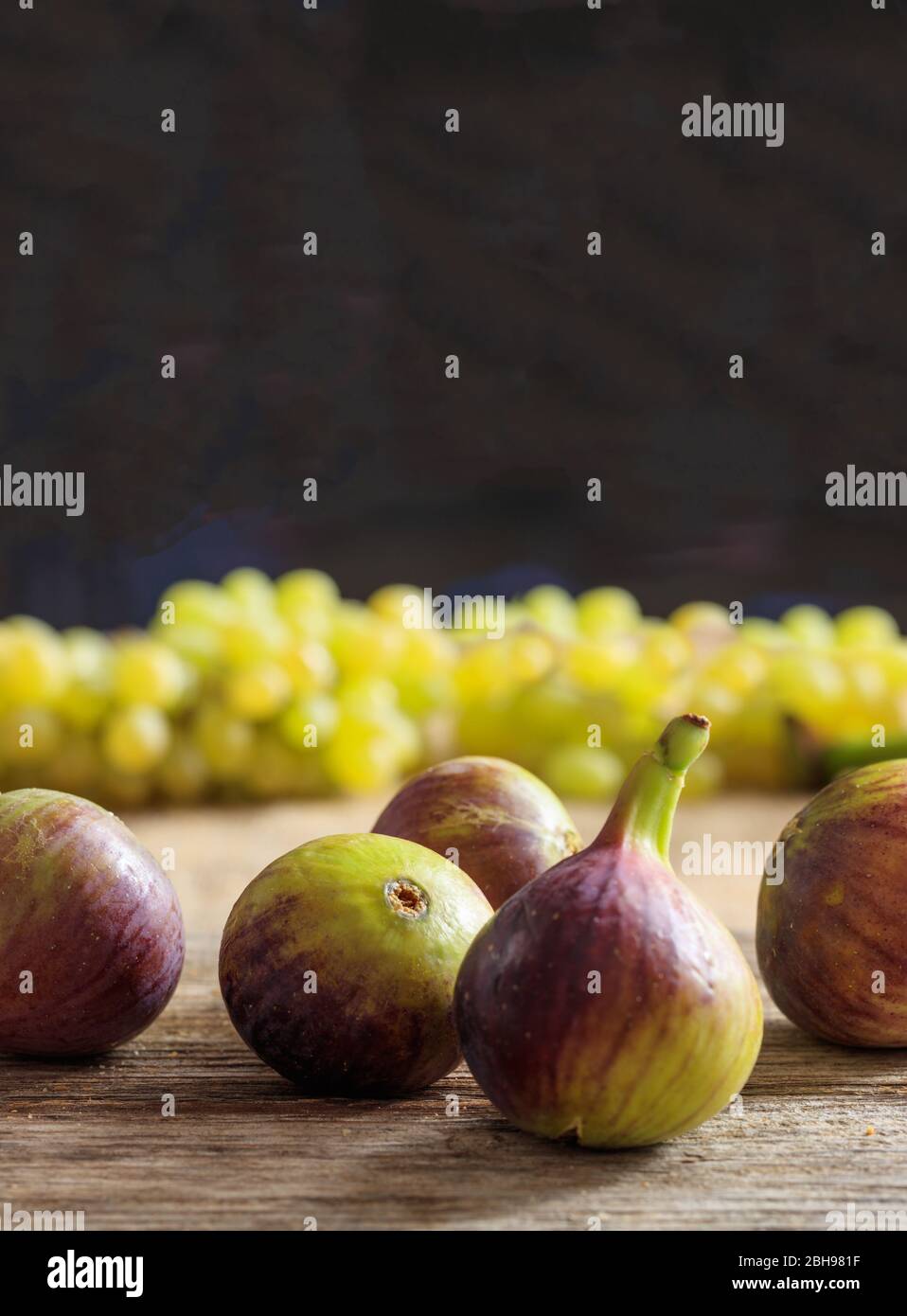 Grapes and figs hi-res stock photography and images - Alamy