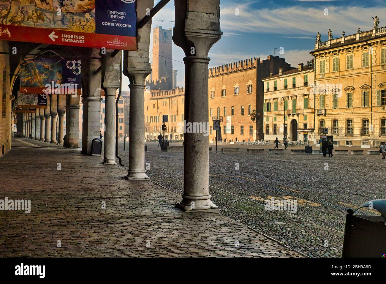 Renaissance architecture windows historical hi-res stock photography ...