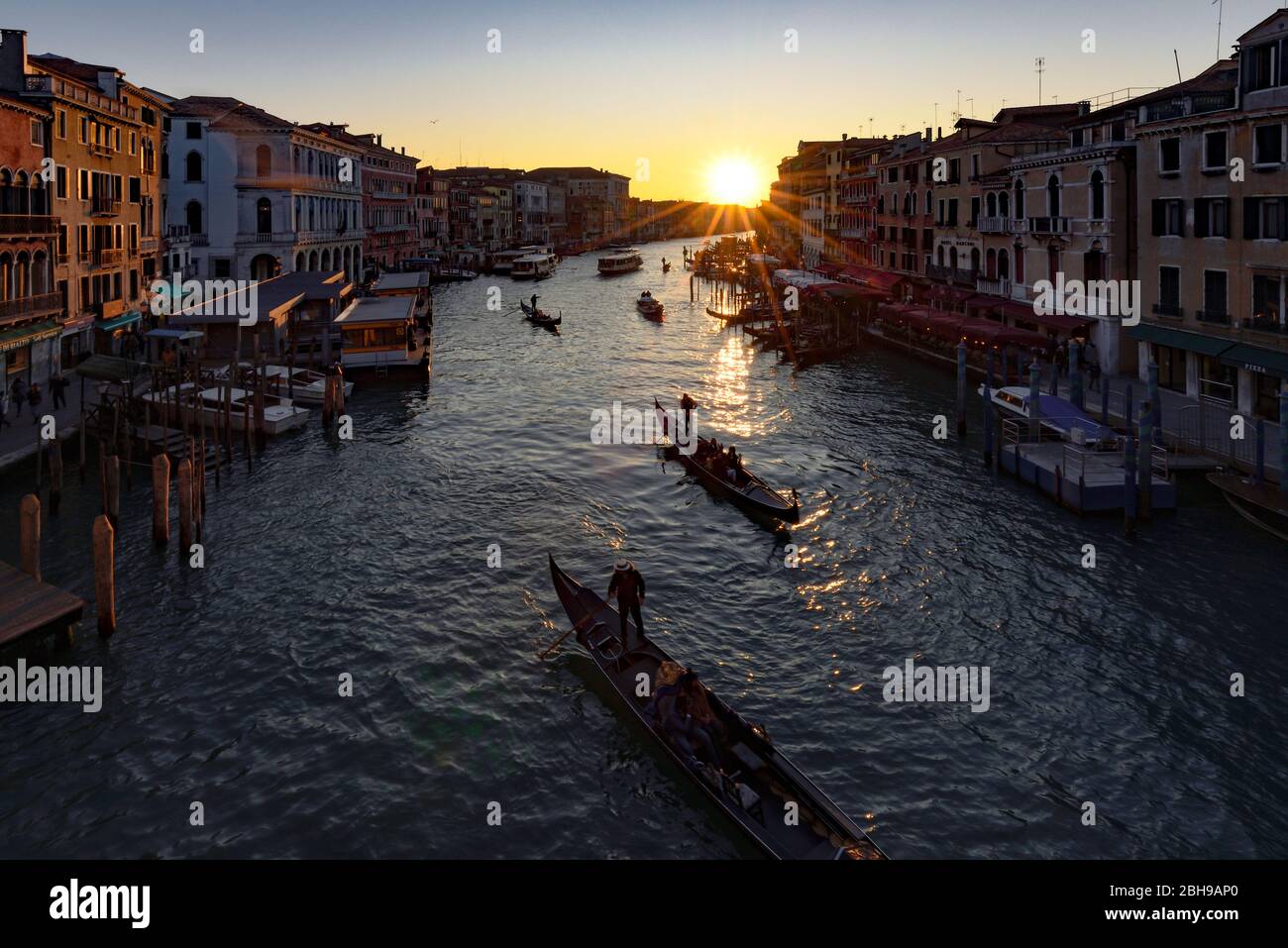 Backlight gondolas hi-res stock photography and images - Alamy