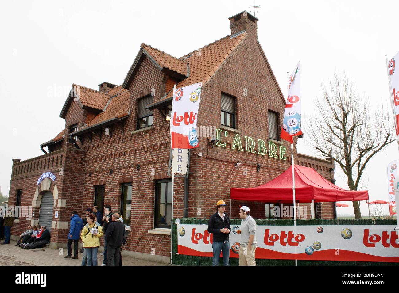 Restaurant Carrefour de l'Arbre during the Paris Roubaix 2009, cycling ...