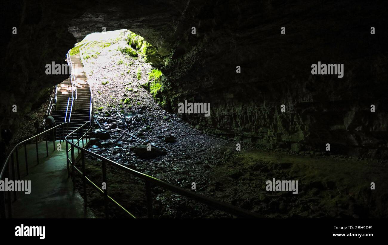 Worlds longest known cave system hi-res stock photography and images ...