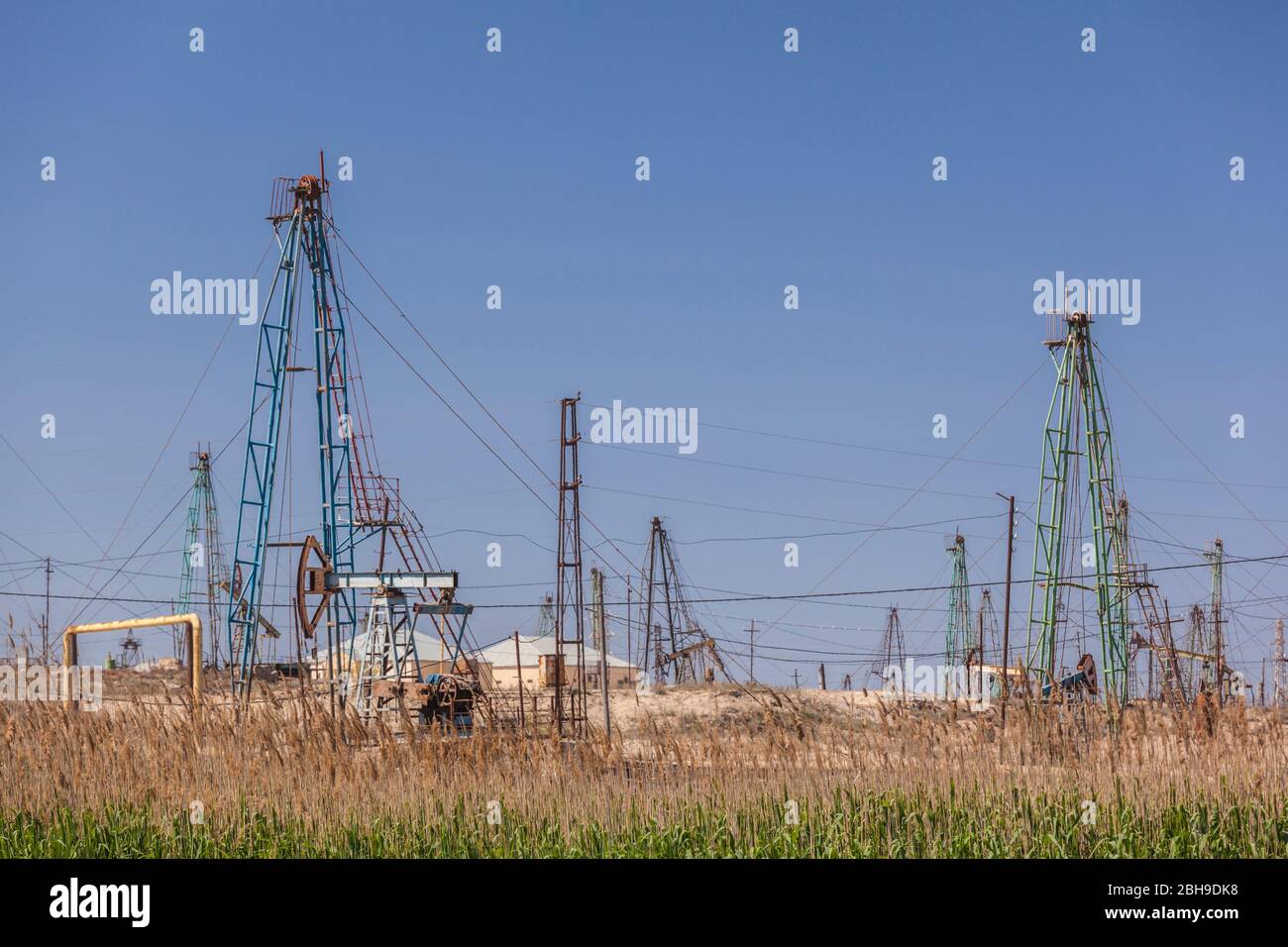 Azerbaijan, Baku, Abseron Peninsula, oil fields Stock Photo - Alamy