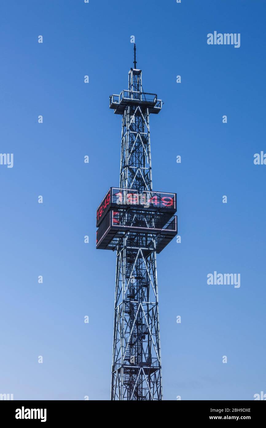Azerbaijan, Baku, Bulvar Promenade, radio mast, dusk Stock Photo - Alamy