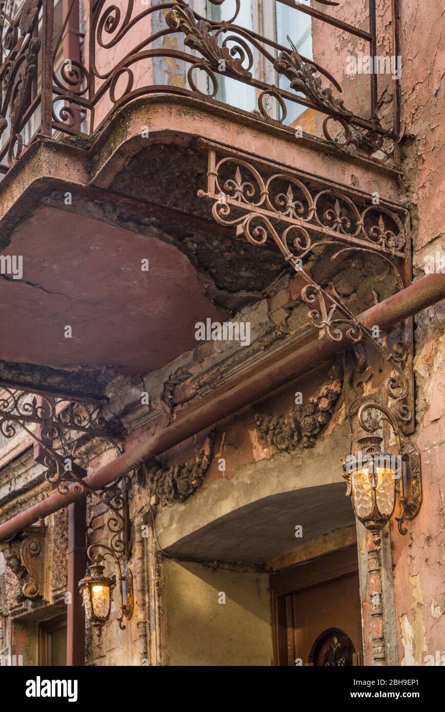 Antique building hi-res stock photography and images - Alamy