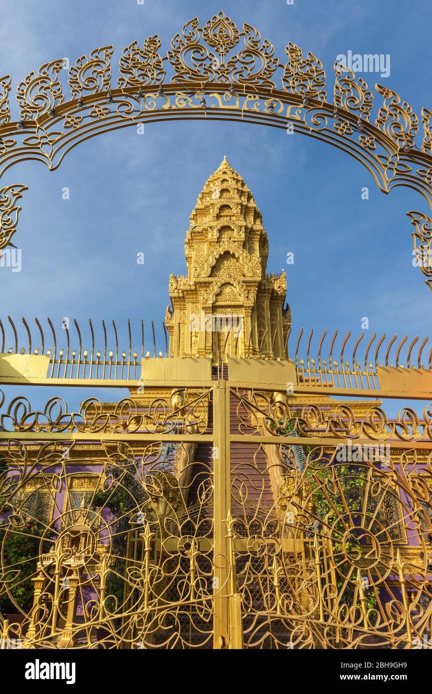 Cambodia, Phnom Penh, Wat Ounalom Stock Photo - Alamy