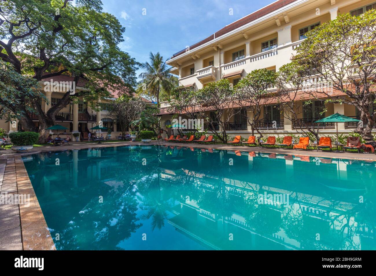 Cambodia, Phnom Penh, Raffles Hotel Le Royal, swimming pool Stock Photo ...