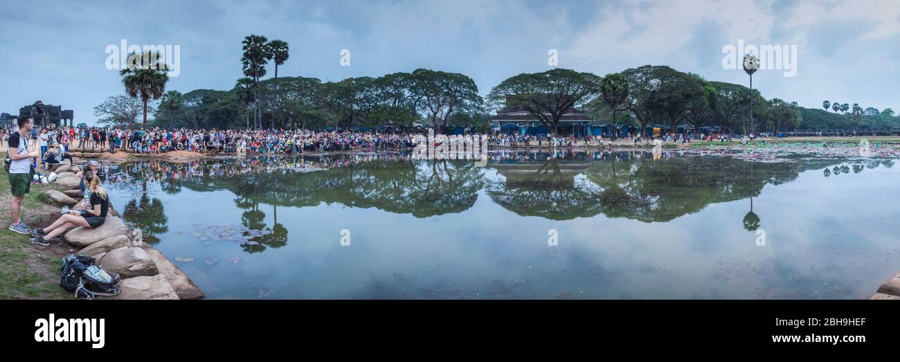 Cambodia, Angkor, Angkor Wat, crowds at sunrise Stock Photo - Alamy