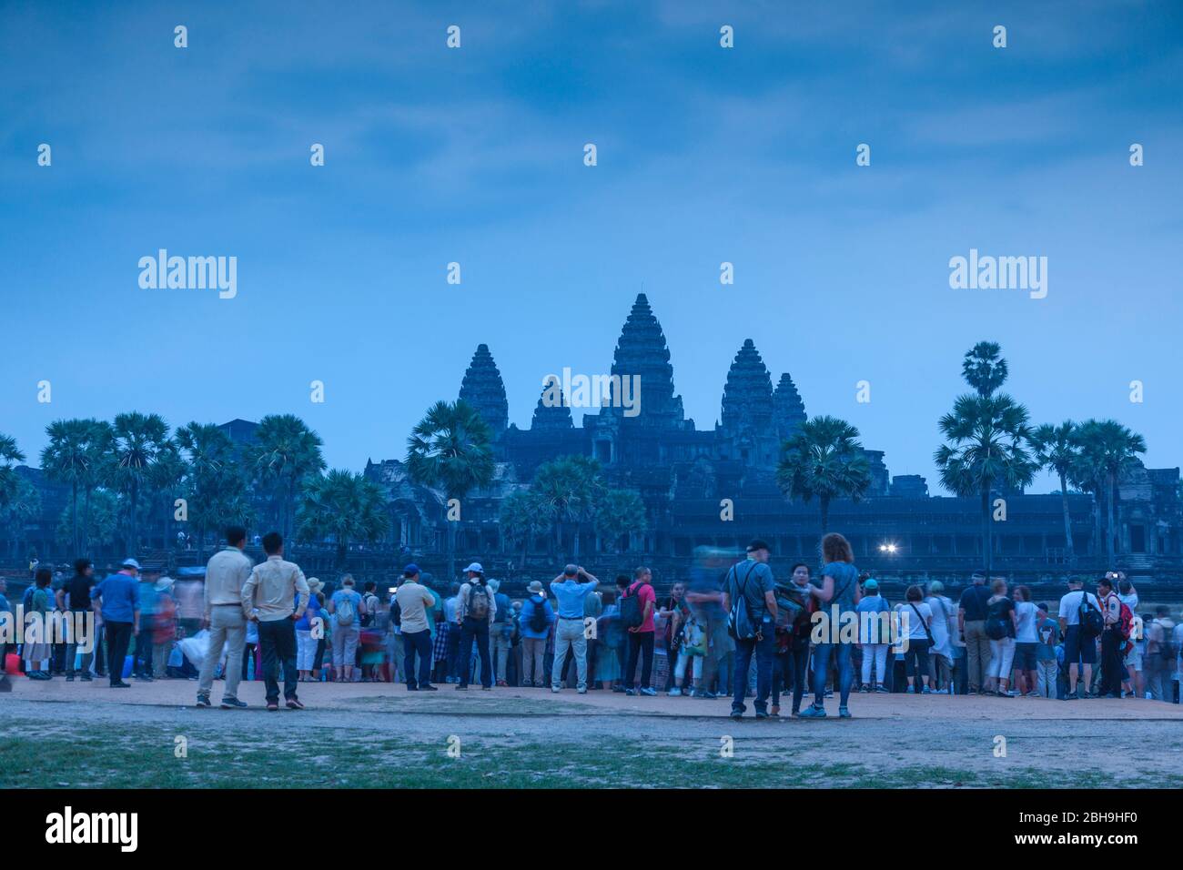 Cambodia, Angkor, Angkor Wat, crowds at sunrise Stock Photo - Alamy