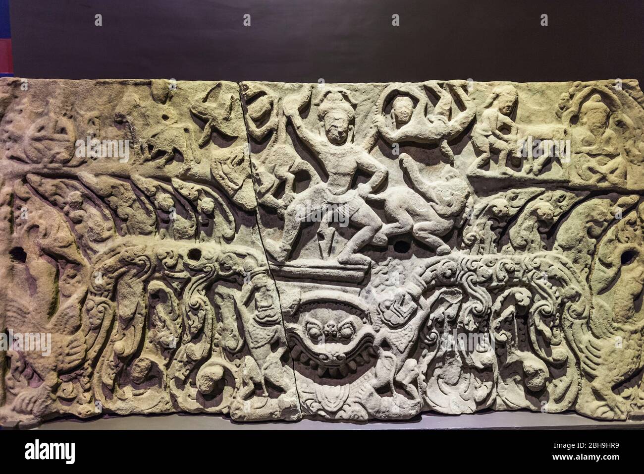 Cambodia, Siem Reap, Angkor National Museum, detai of Angkor-era frieze Stock Photo - Alamy