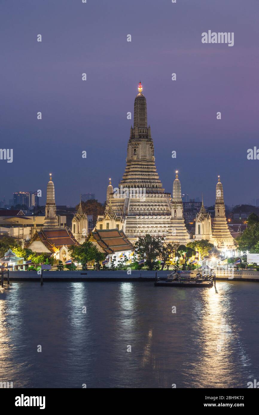 Thonburi temple hi-res stock photography and images - Alamy