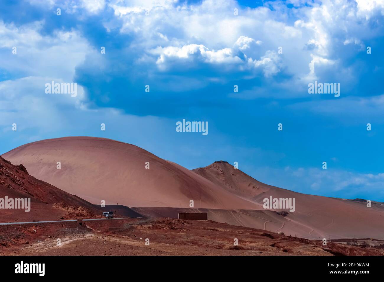 The Flaming Mountains average height is 500 meters, with some peaks ...