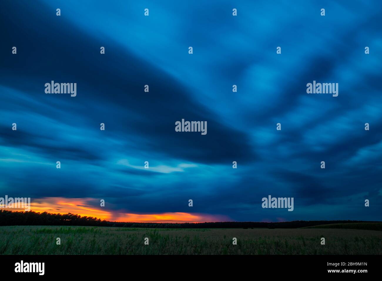 Cloud long hi-res stock photography and images - Alamy