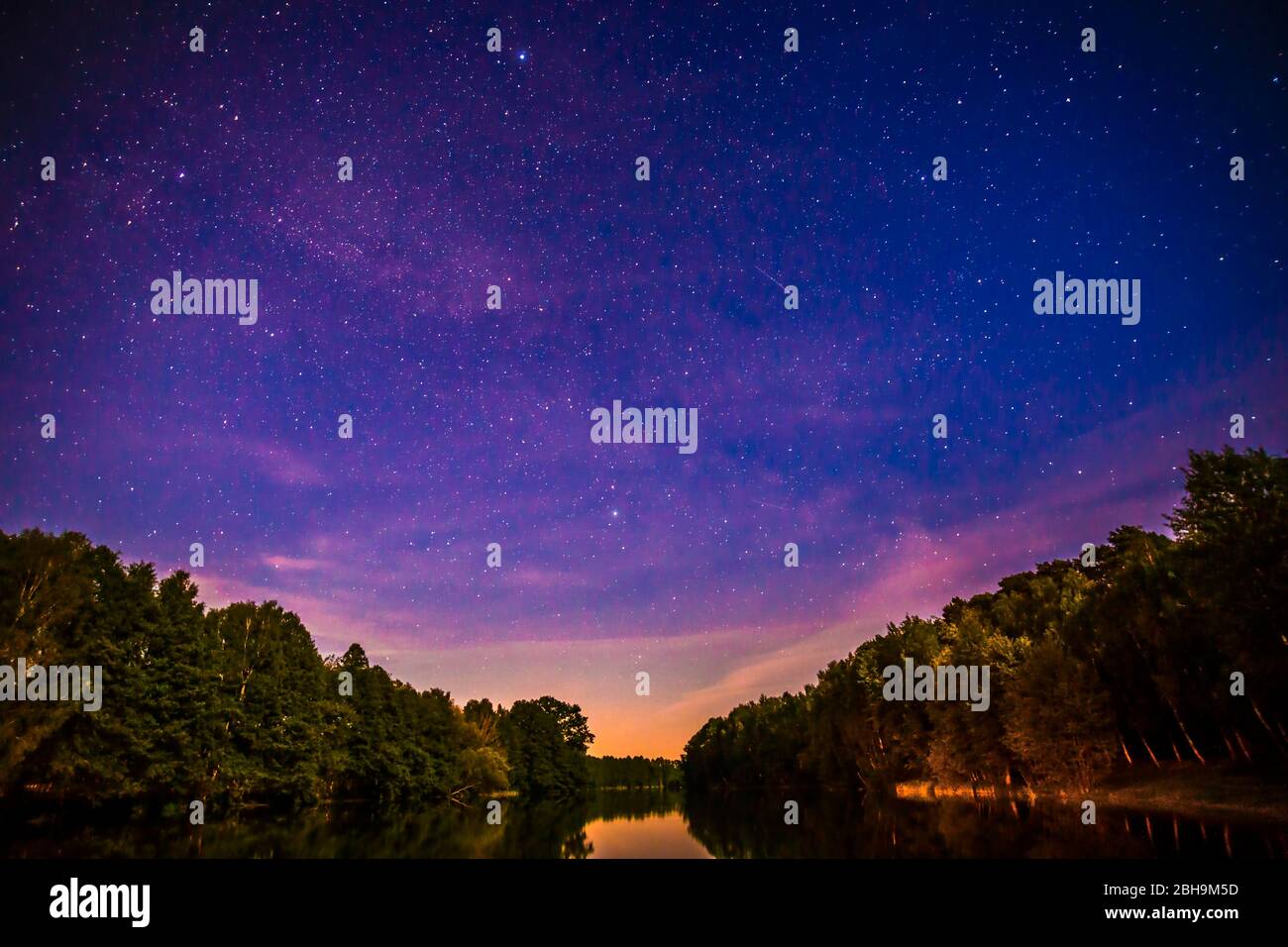 Stars over a lake hi-res stock photography and images - Alamy