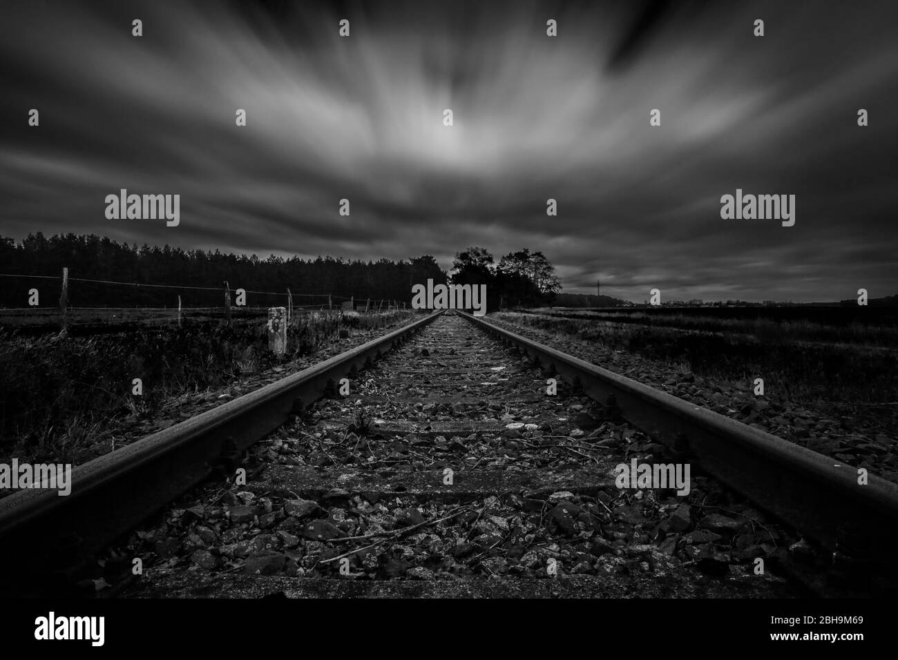 Long straight line Black and White Stock Photos & Images - Alamy