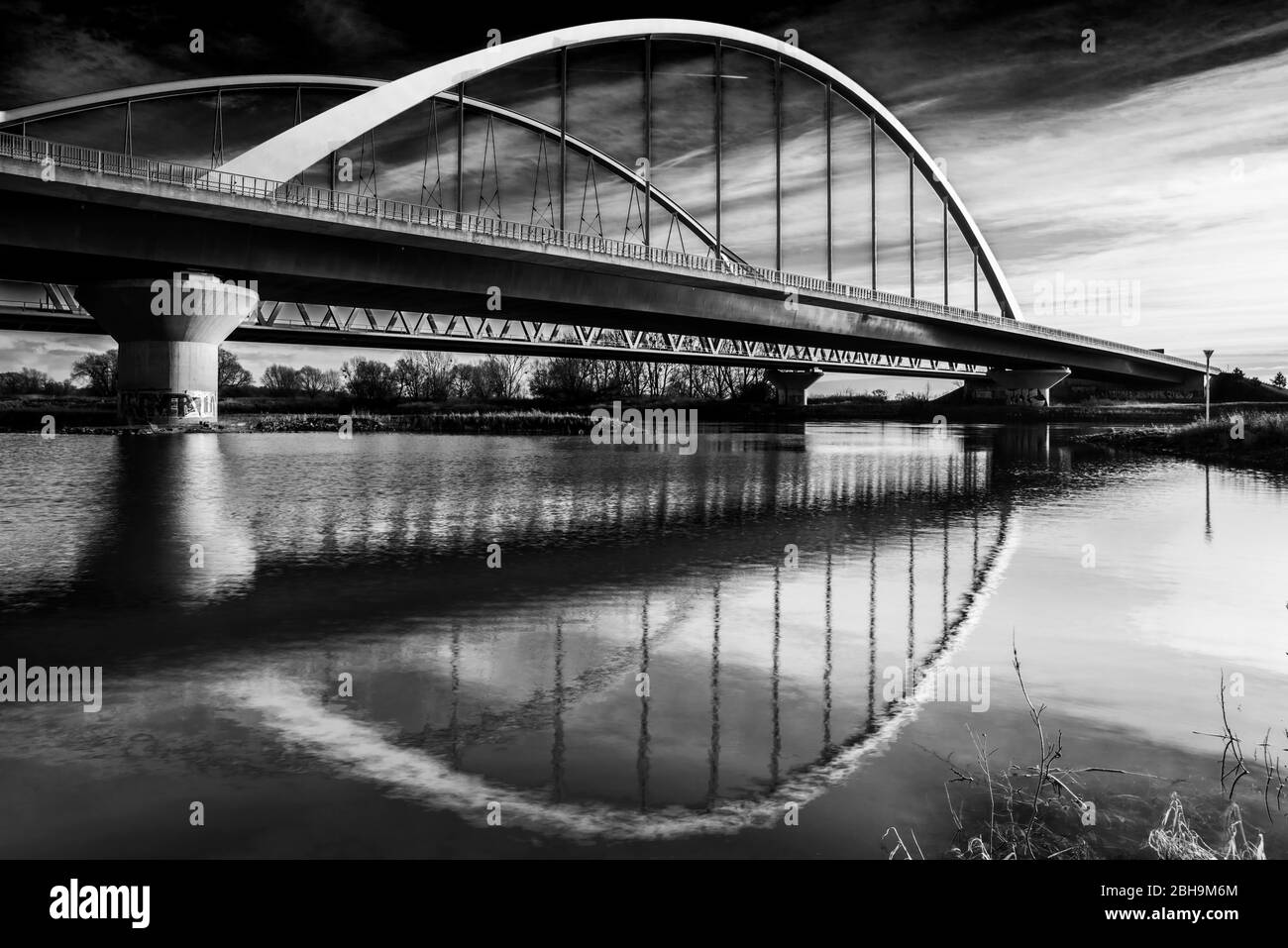 Bridge over the river Elbe in Lutherstadt-Wittenberg Stock Photo - Alamy
