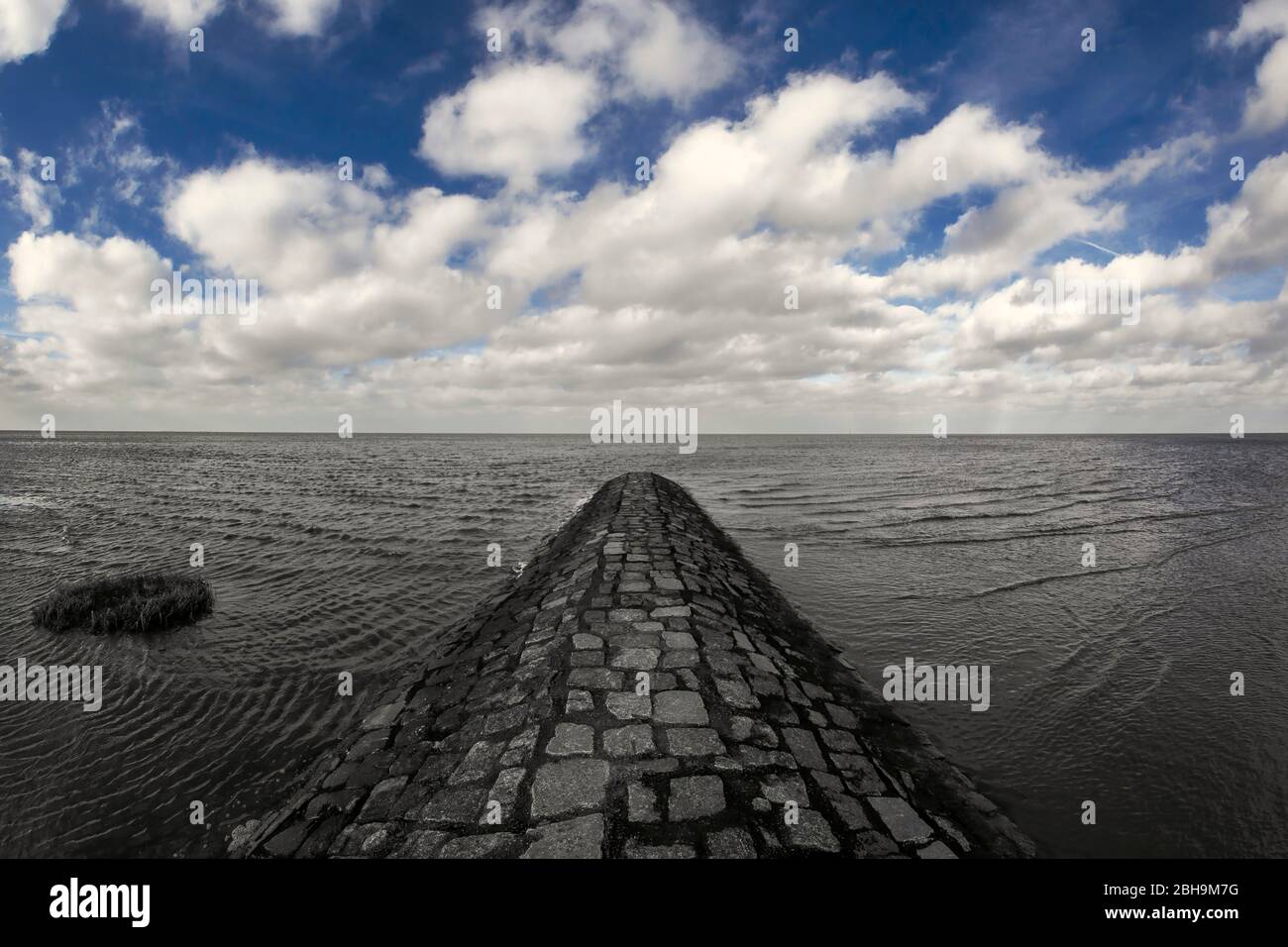 Flats overlooking ground hi-res stock photography and images - Alamy