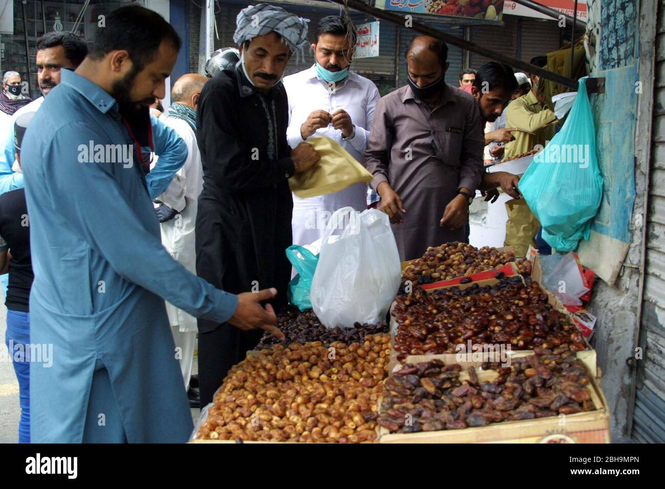 Dates are being selling on roadside stall as a demand of Dates increase ...