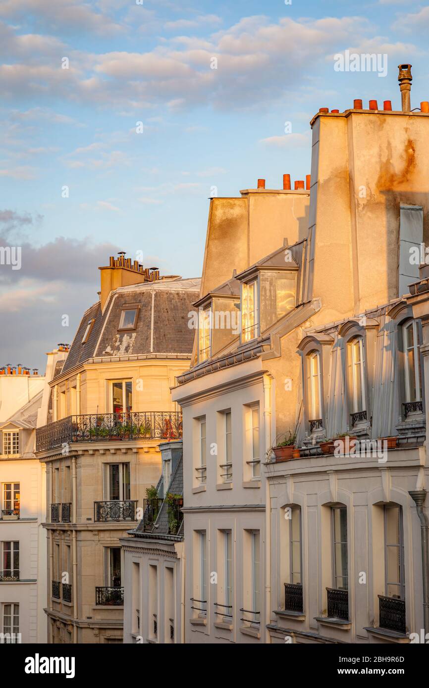 French rooftops hi-res stock photography and images - Alamy