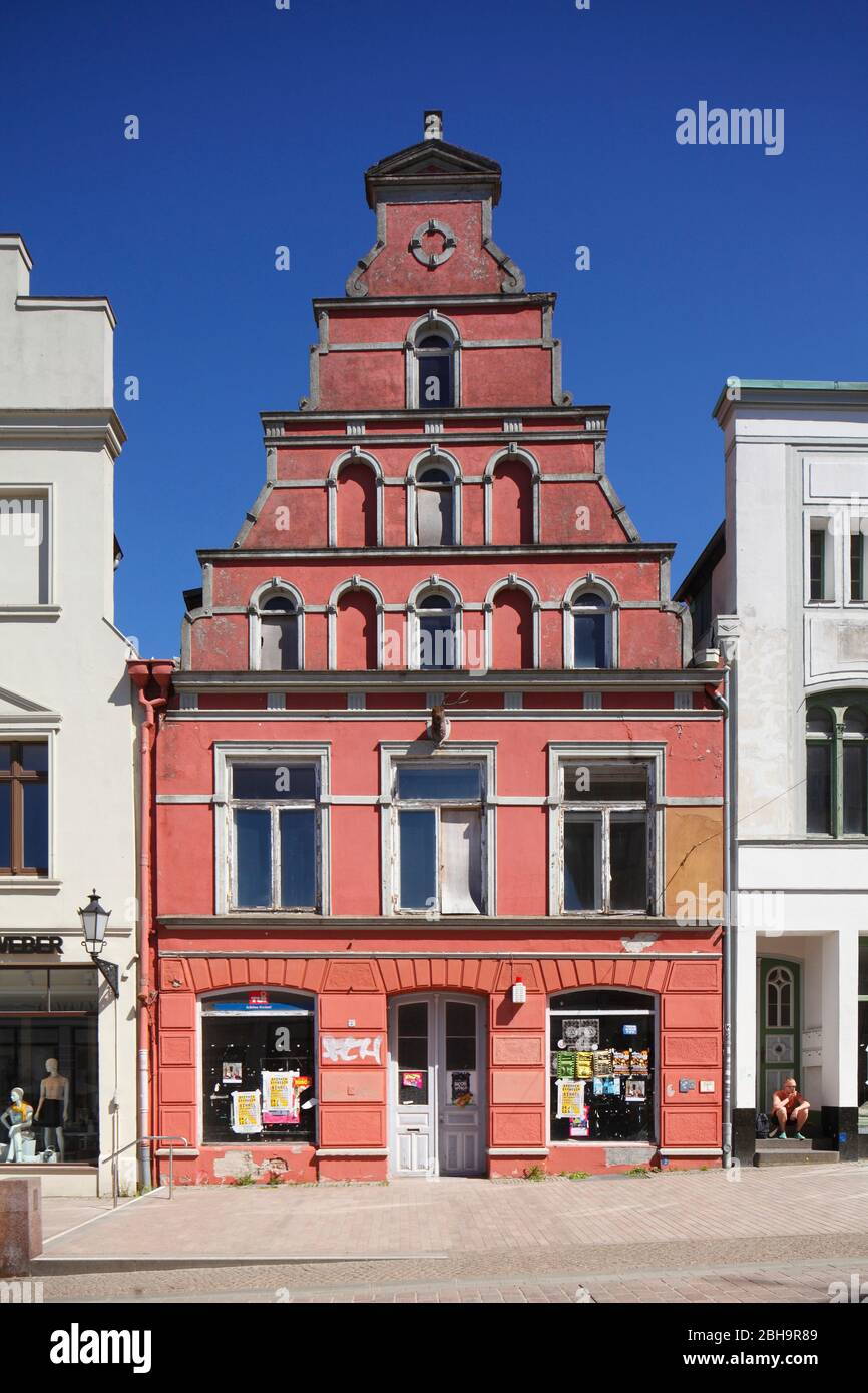 Historic gable house in the Krämer street, old town, Wismar ...