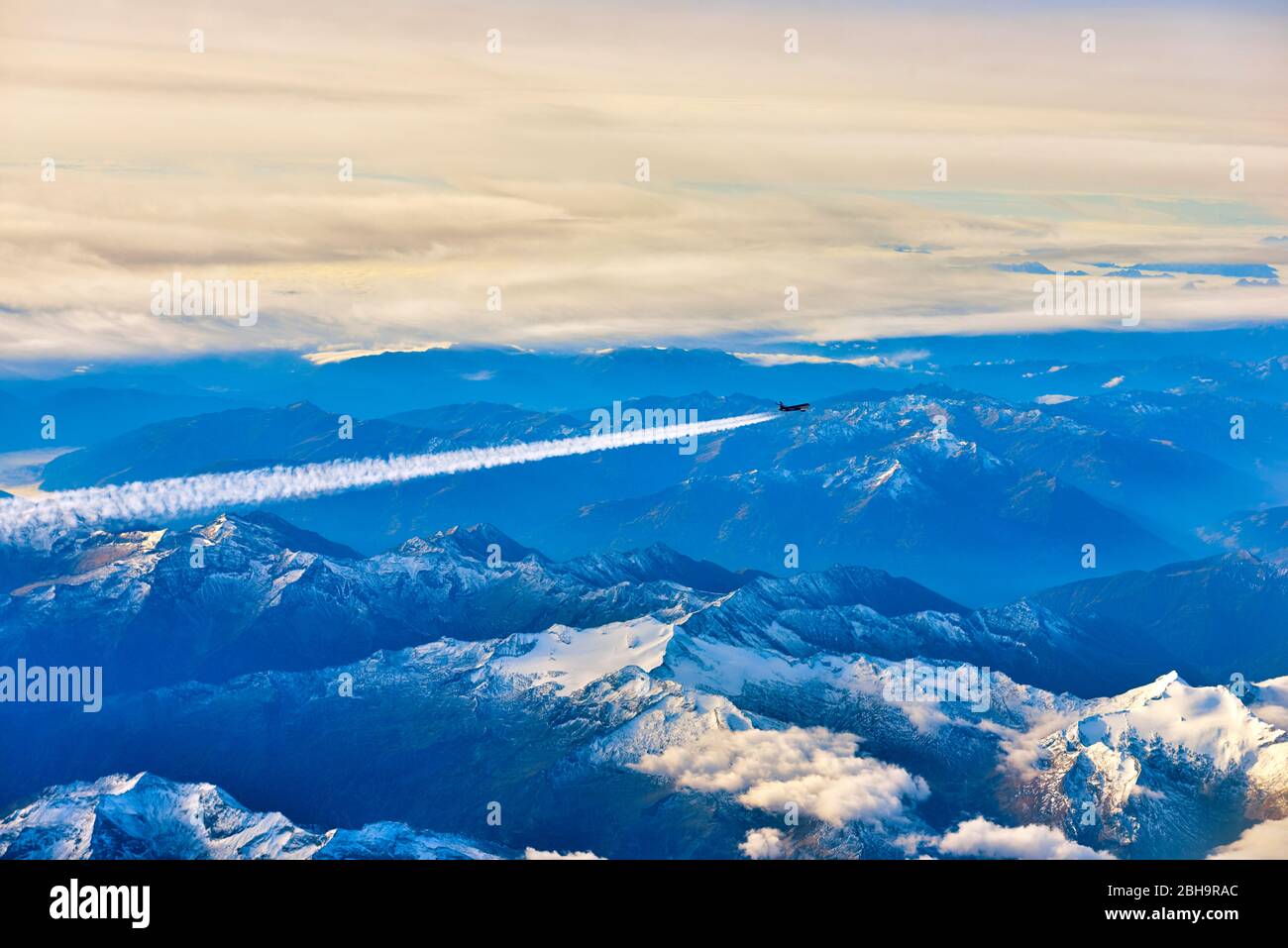 Above mountains hi-res stock photography and images - Alamy