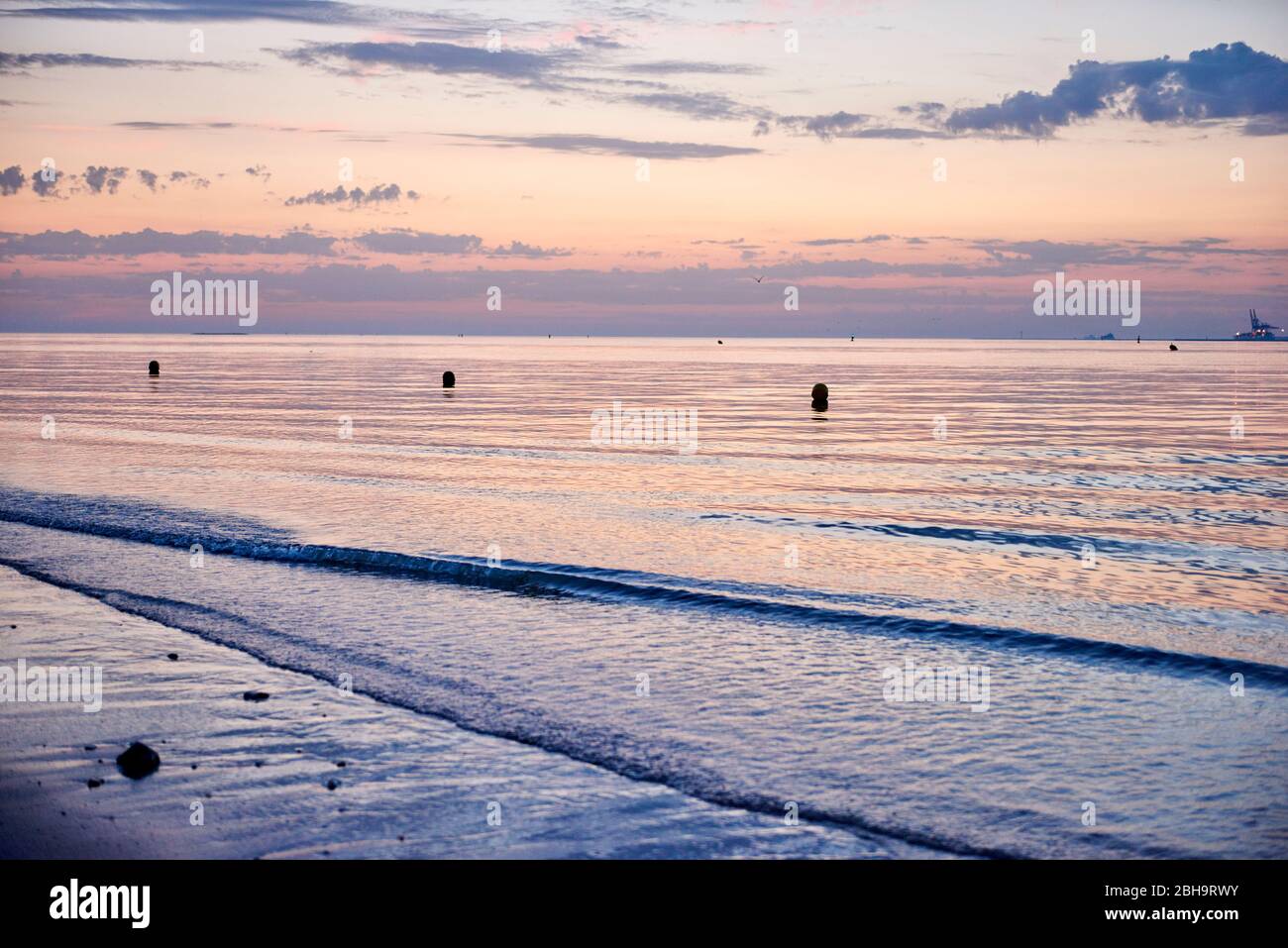 Calm water sunset hi-res stock photography and images - Alamy