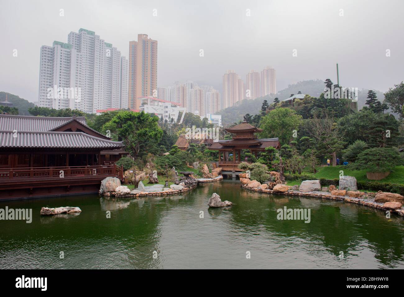 Golden temple diamond hill kowloon hi-res stock photography and images ...