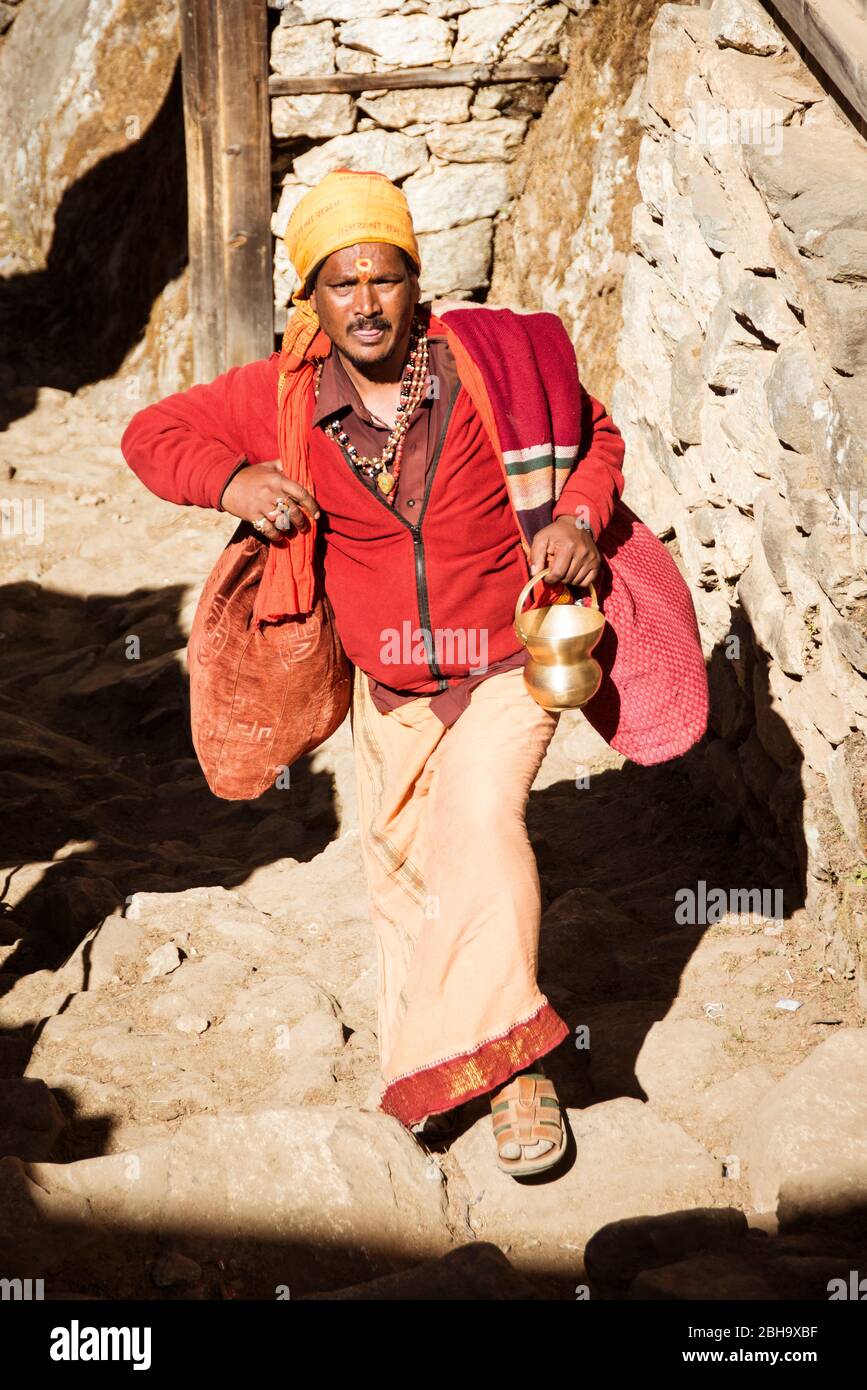 Hindu priest, full portrait Stock Photo - Alamy