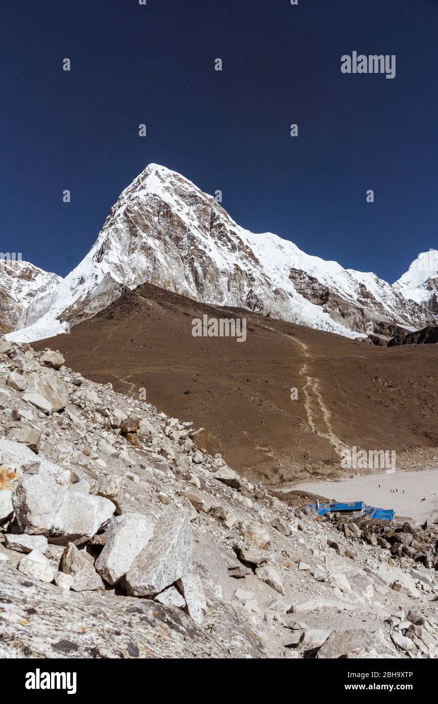 Everest gorak shep hi-res stock photography and images - Alamy
