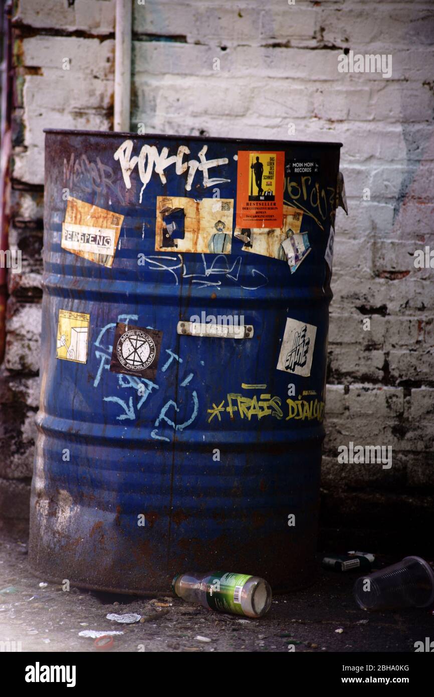 Painted garbage cans hi-res stock photography and images - Alamy