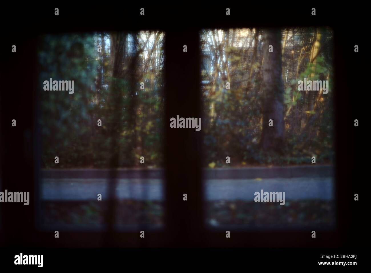 Dark room windows hi-res stock photography and images - Alamy