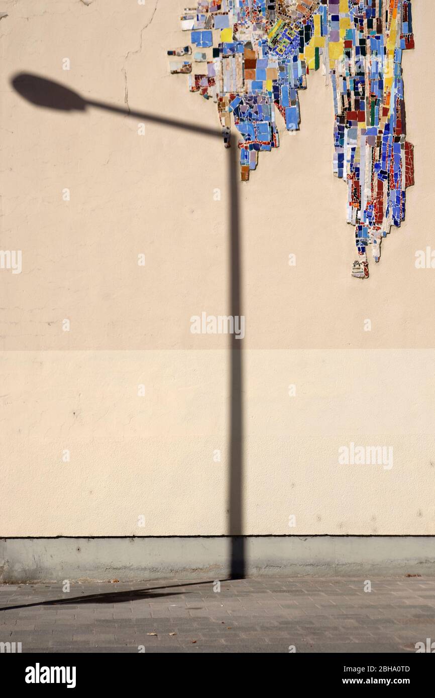 Broken glass on wall hi-res stock photography and images - Alamy